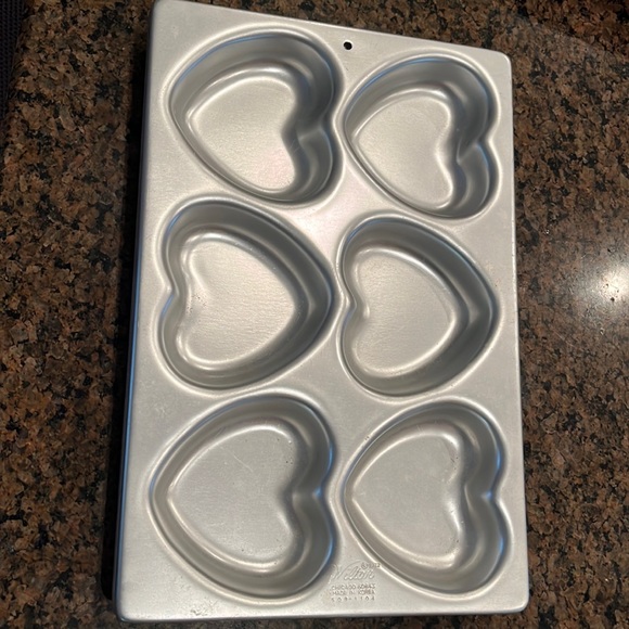 Wilton | Kitchen | Wilton 6cavity Mini Heart Pan | Poshmark